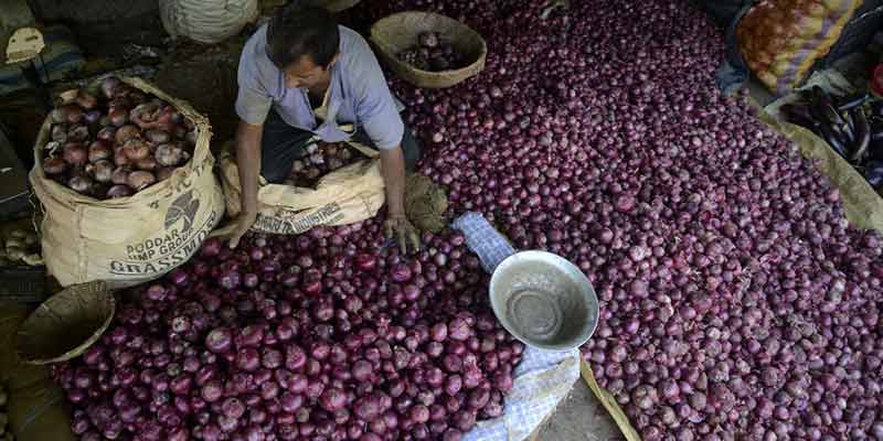 DGFT lifts ban on onion exports | Manorama Yearbook